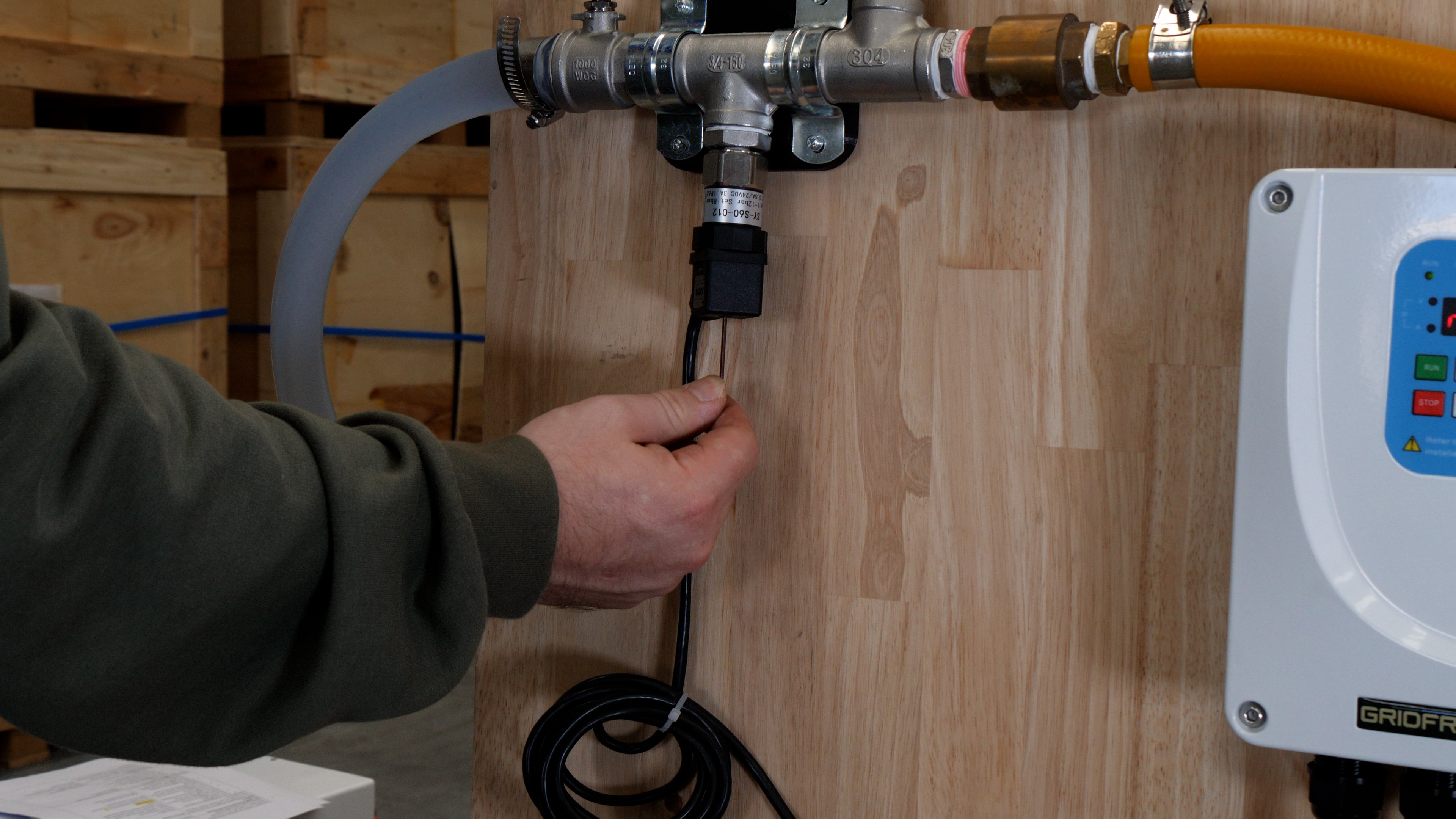 Calibrating the pressure switch for your solar water pump – GridFree®